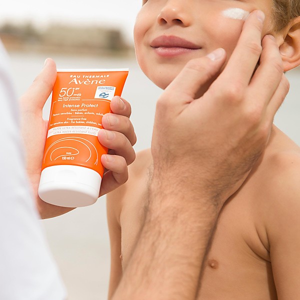 Avène Intense Protect fluide solaire SPF 50+ - Résiste à l'eau, peau sensible